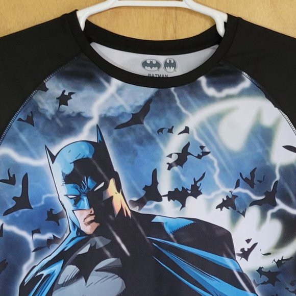 DC Comics | Shirts | Batman Dc Comics L Short Sleeve Tshirt Batman Bat ...